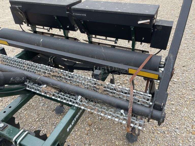 Unused Plotmaster 6' 3-pt. food plot disc seeder, from the estate of Dr ...