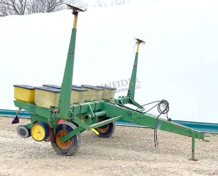 John Deere 7000 4-row planter - Schneider Auctioneers LLC