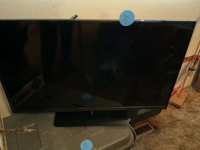 32 inch Vizio flatscreen TV no remote - SCHULTIS & SON, INC.