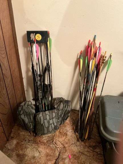 Arrow backpack holder with various many arrows - SCHULTIS & SON, INC.