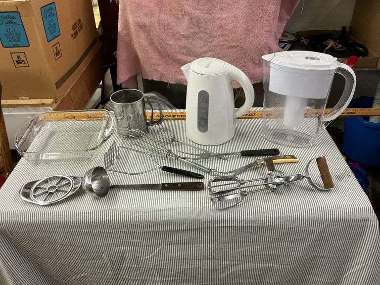 Assortment of kitchen utensils, anchor hawking, baking dish, Automatic ...