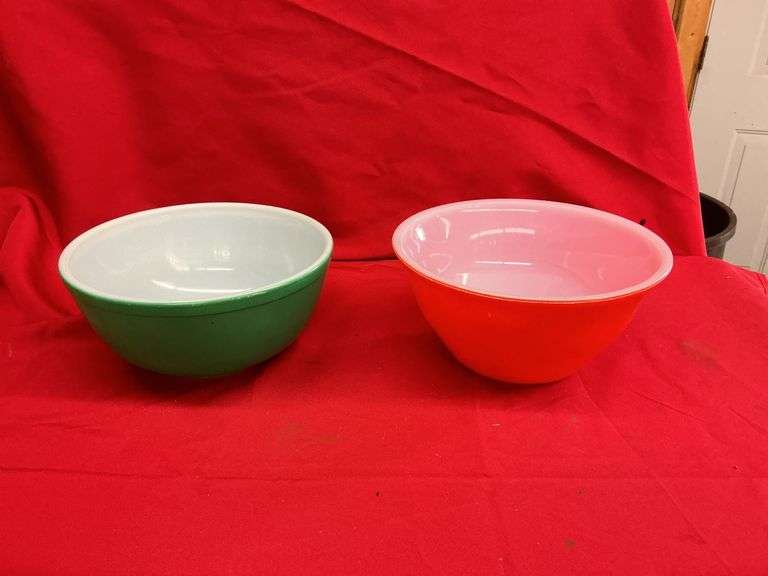 two colorful Pyrex bowls - SCHULTIS & SON, INC.