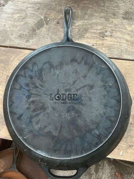 Lodge 15.25 in cast iron skillet with basting lid. Rare find ...
