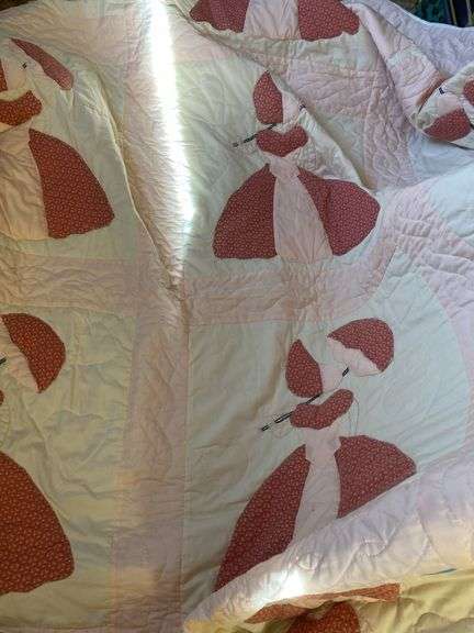 Hand stitched Lady Parasol quilt in mauve & pink. Good condition ...