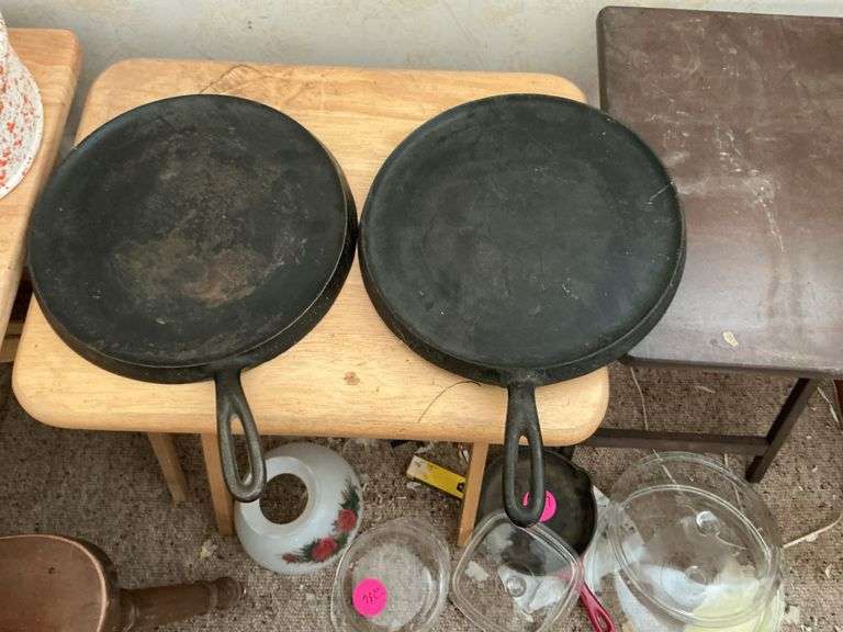 Two Wagner cast-iron griddles - SCHULTIS & SON, INC.