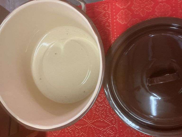 Pot, chopper, Tupperware - SCHULTIS & SON, INC.