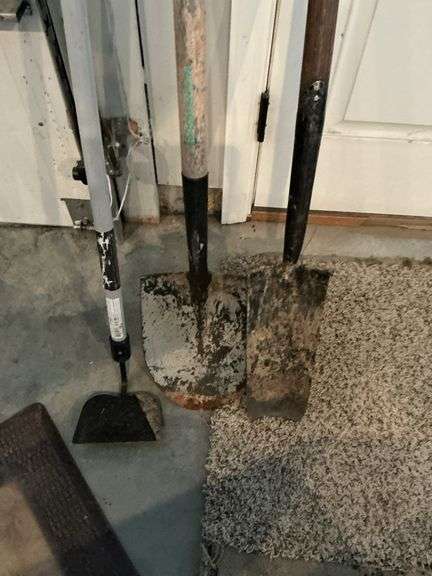 Garden tools hoe, spade, and shovel - SCHULTIS & SON, INC.
