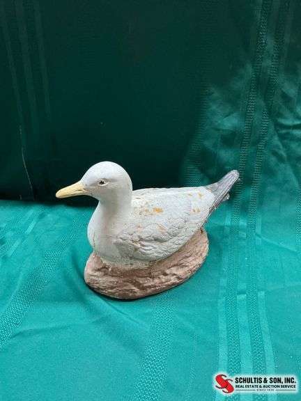 Painted Seagull statue 12x6 IN - SCHULTIS & SON, INC.