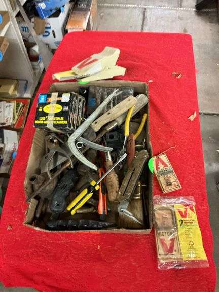 Miscellaneous tools, traps, scale, lots of goodies - SCHULTIS & SON, INC.