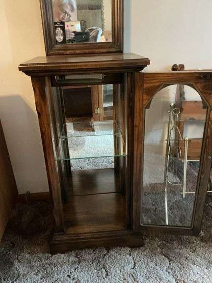 Butler lighted display cabinet - SCHULTIS & SON, INC.