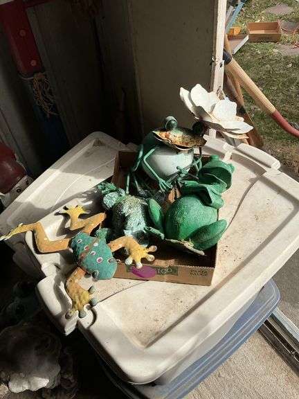 Box of frogs - SCHULTIS & SON, INC.