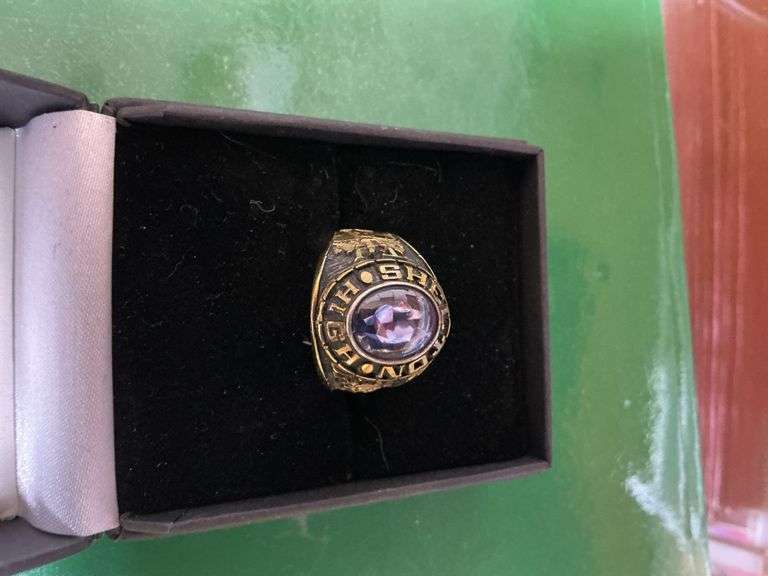 Men’s class ring - SCHULTIS & SON, INC.