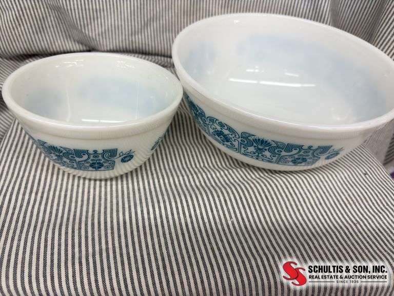 2 pyrex horizon blue mixing bowls - SCHULTIS & SON, INC.