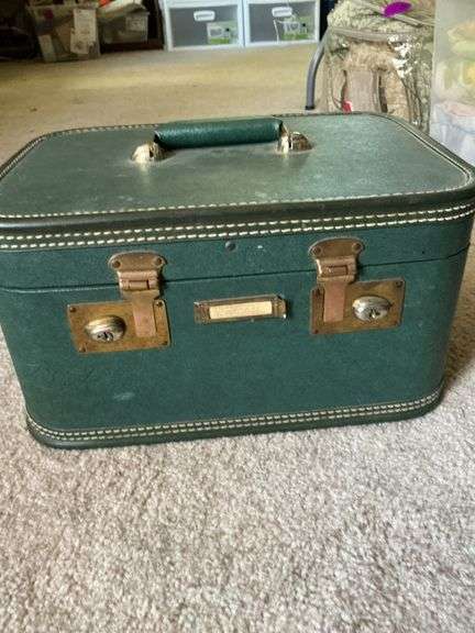 Vintage travel case & purses - SCHULTIS & SON, INC.