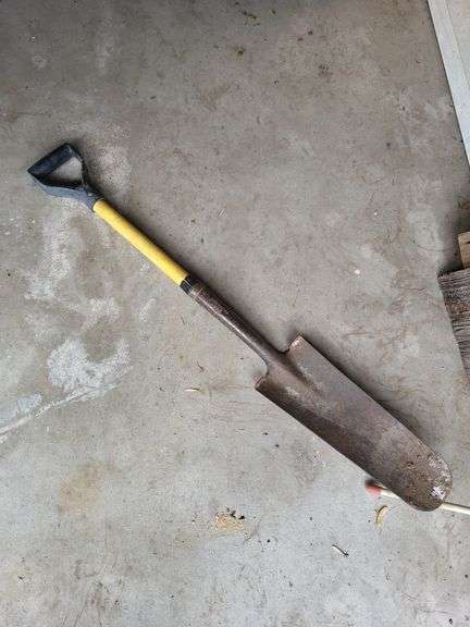 Spade, assorted garden tools, stakes, etc. - SCHULTIS & SON, INC.