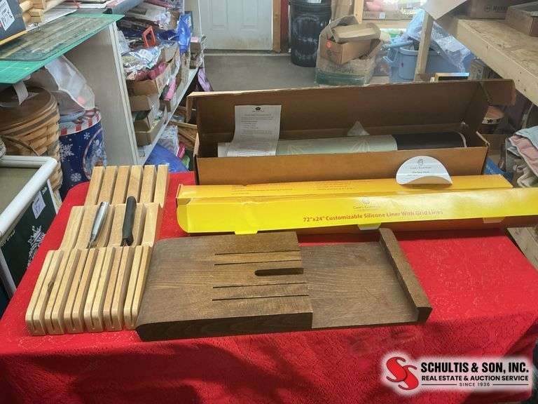 2 knife holders, Chalk wall kit, 2 silicone liners with grid lines ...