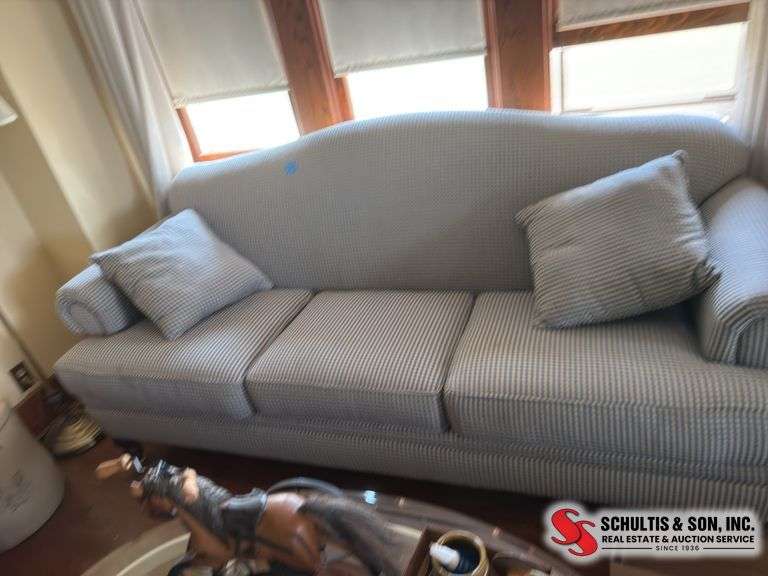 Gingham pattern couch - SCHULTIS & SON, INC.