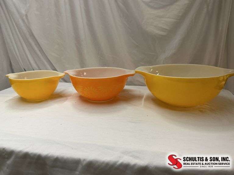 Vintage Pyrex bowls - SCHULTIS & SON, INC.