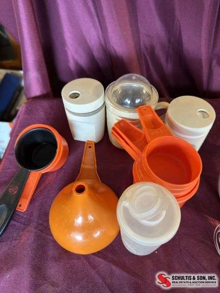 Tupperware measuring cups - SCHULTIS & SON, INC.