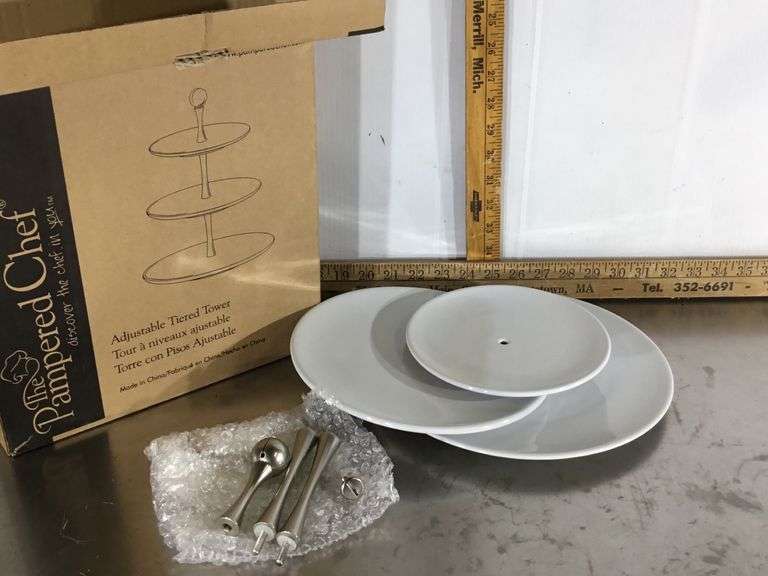 The Pampered Chef Adjustable Tiered Tower - Sherwood Auctions