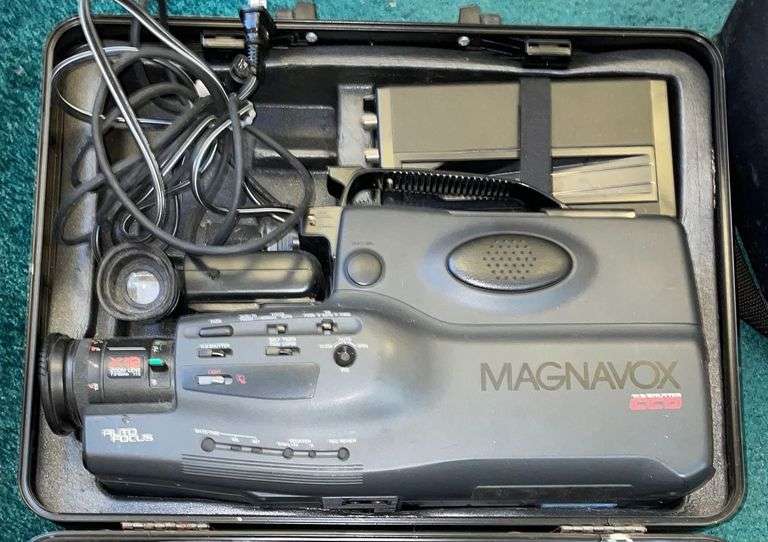 MacGregor Camera Bag + Magnavox Camcorder w/ Case - Sherwood Auctions