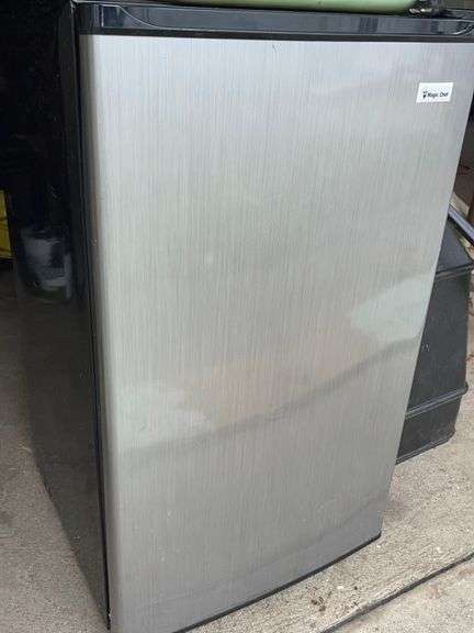 Magic Chef Mini Fridge 32”x19”x19” - Sherwood Auctions