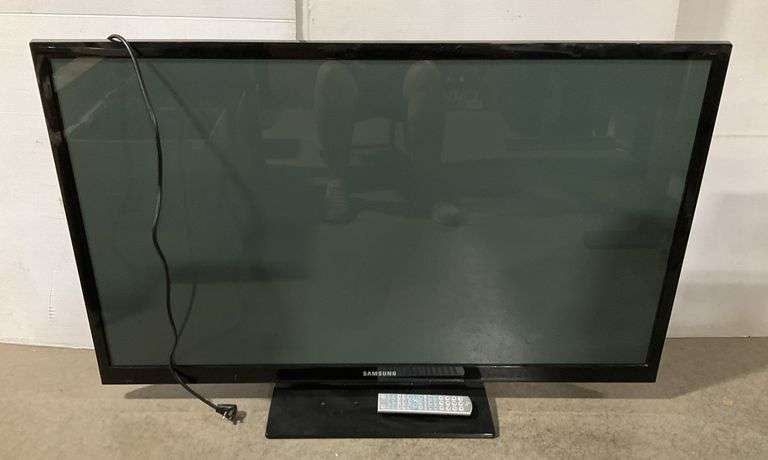 51” Samsung Flat Screen TV & Remote (Powers on) - Sherwood Auctions