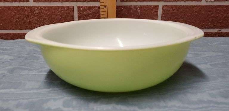 Vintage Pyrex Lime Green Casserole Dish 38 2qt 024 - Sherwood Auctions