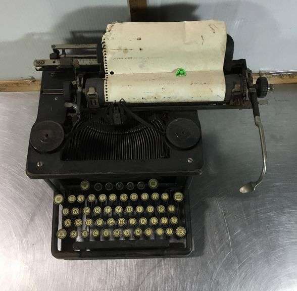 Vintage L.C. Smith & Bros Typewriter - Sherwood Auctions
