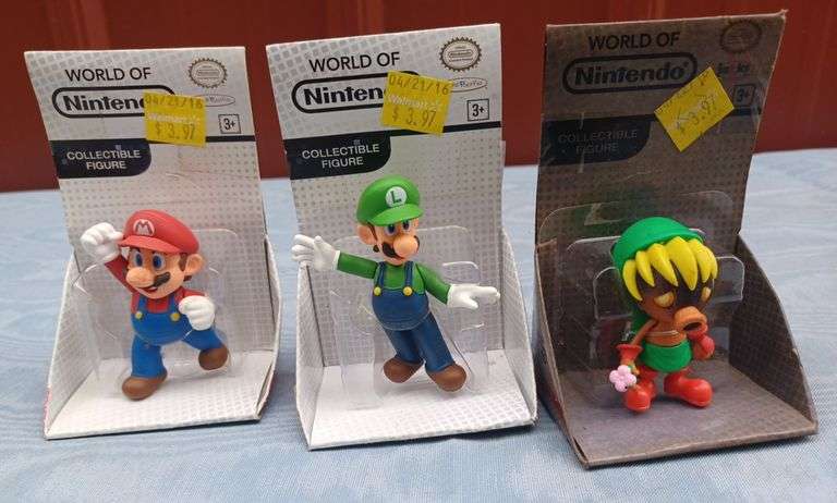5 World of Nintendo Collectable Figures - Sherwood Auctions