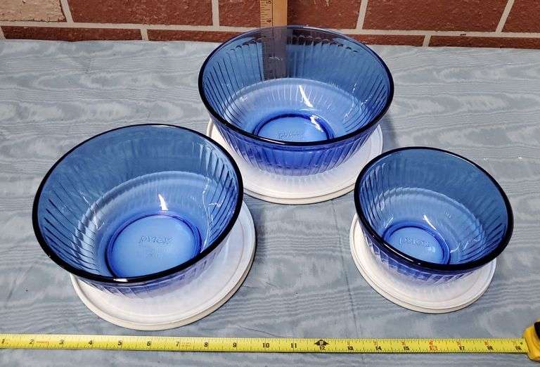 Cobalt Blue Pyrex Mixing Bowl Set w/Lids - Sherwood Auctions