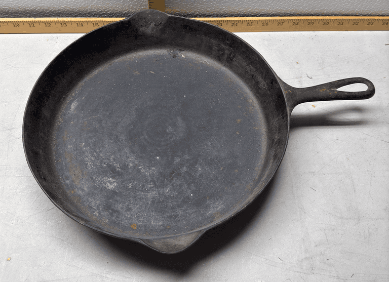 Cast Iron Skillet (Large) - Sherwood Auctions