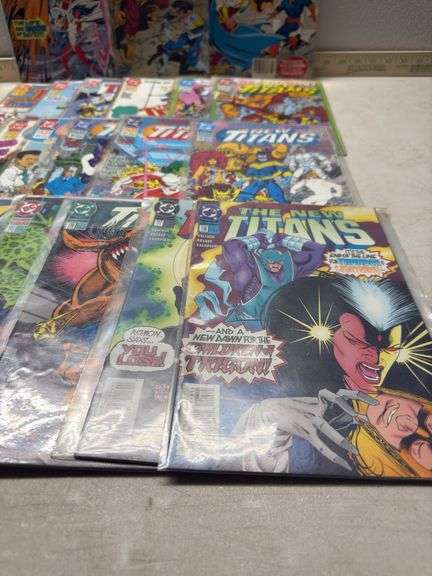 DC The New Teen Titans Comics - Sherwood Auctions