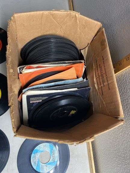 Popular Collection of Old 45rpm Vinyl Records - Sherwood Auctions