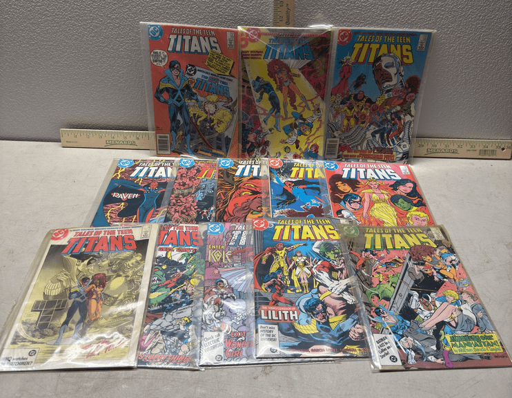 DC The New Teen Titans Comics - Sherwood Auctions