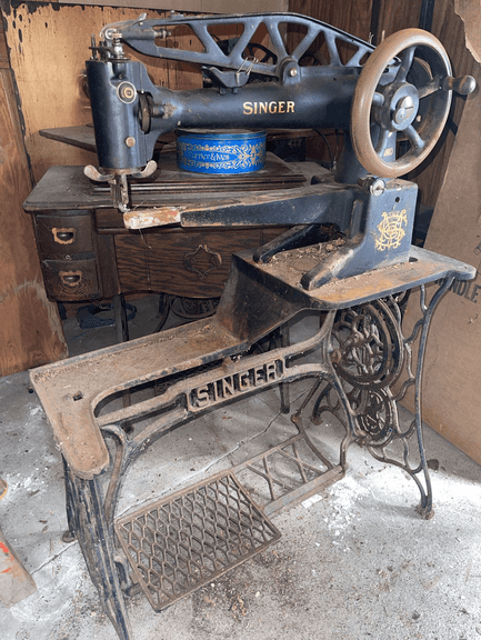 SINGER 29K62 Antique Industrial- Leather Free Arm Sewing Machine ...