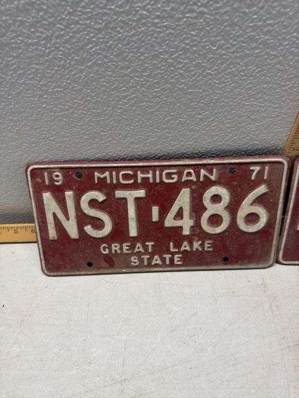 1971 Michigan License Plates - Sherwood Auctions