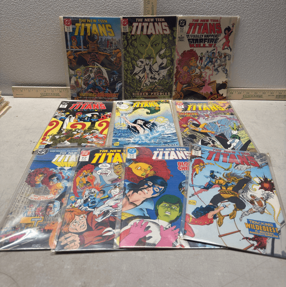 DC The New Teen Titans Comics - Sherwood Auctions