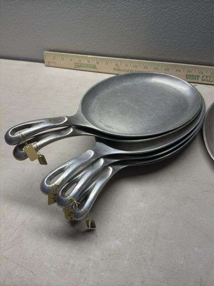 Wilton Grill-To-Table Sizzle Skillets - Sherwood Auctions