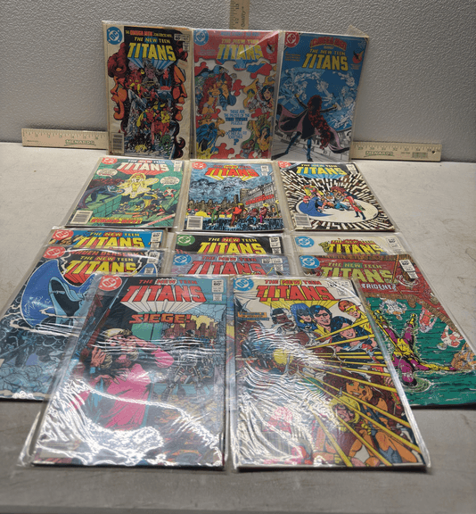 DC The New Teen Titans Comics - Sherwood Auctions