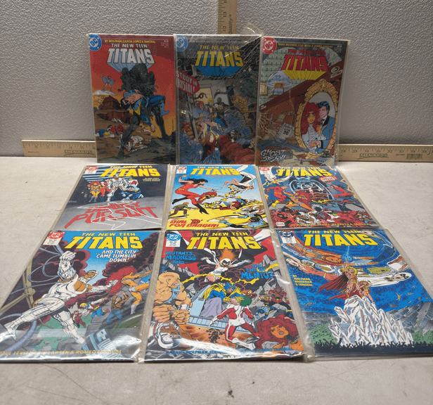 DC The New Teen Titans Comics - Sherwood Auctions