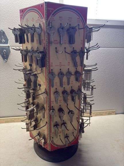 ILCOUNICAN Keys Made Here Advertisement Display - Sherwood Auctions