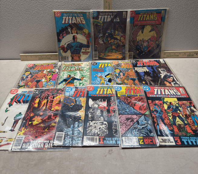 DC The New Teen Titans Comics - Sherwood Auctions