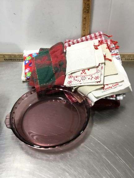 PYREX Pie Plate & Christmas Bags - Sherwood Auctions