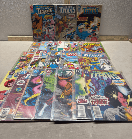 DC The New Teen Titans Comics - Sherwood Auctions