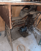 Singer 29-4 Pedal Sewing Machine - Sherwood Auctions