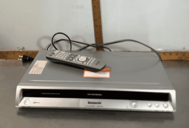 Panasonic DVD Recorder & Remote(powers on) - Sherwood Auctions