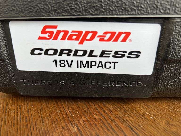 Snap-On Cordless 18V Impact, Batterie and Chargers - Sherwood Auctions
