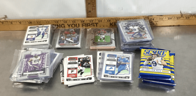 2 Unopened SCORE Cards Packs & Football Trading Cards - Sherwood Auctions