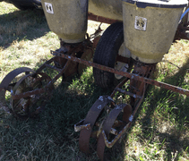 International Harvester 4 Row Planter - Sherwood Auctions